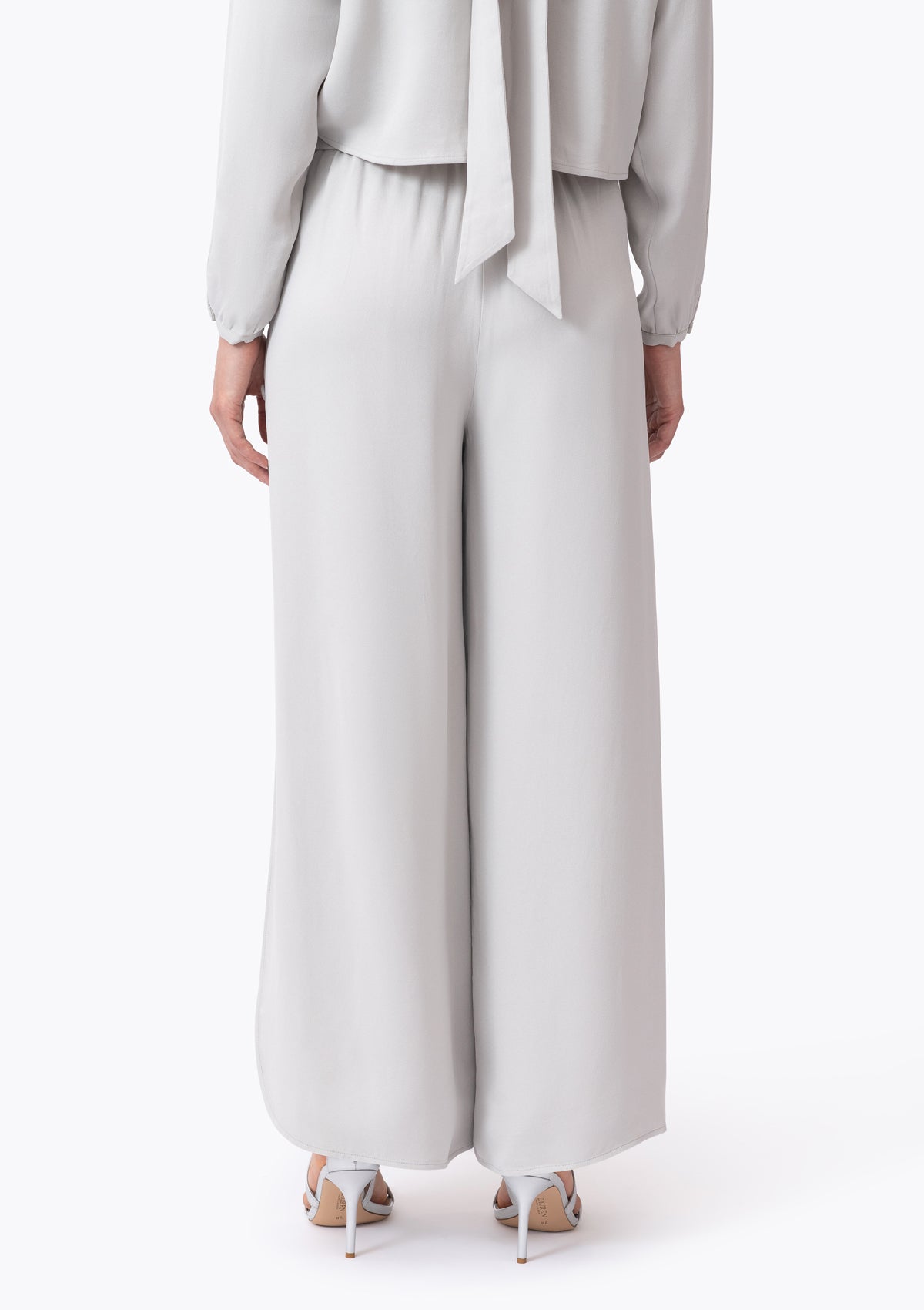 Arya Pant – Narvan
